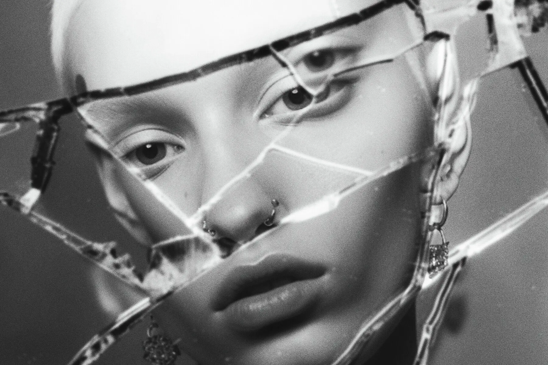 Fractured Mirror Photo Effect - YouWorkForThem