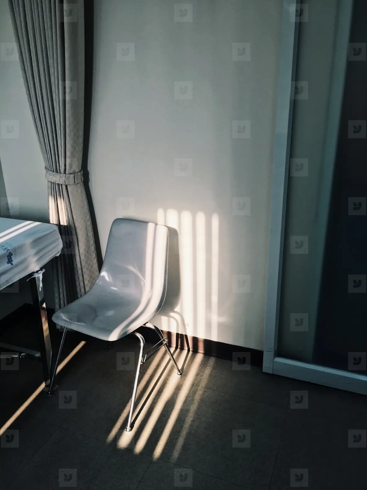 Chair Under Shadow Photo (118253) - YouWorkForThem