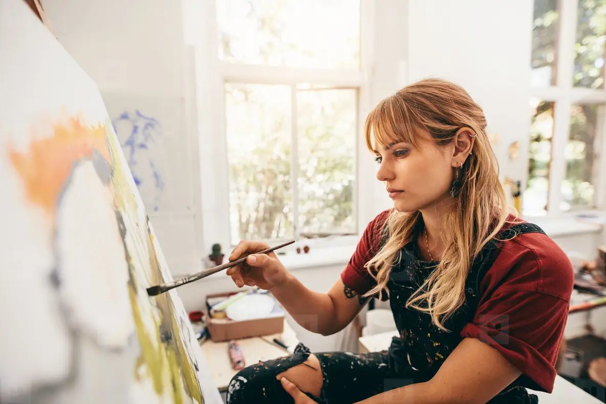 Creative Female Artist Drawing Picture In Her Studio Photo (130144 ...