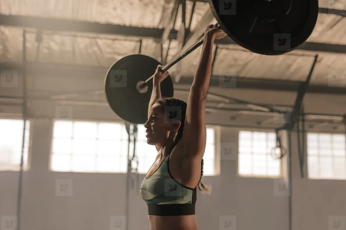 Female Athlete Lifting Heavy Weights Photo (142293) - YouWorkForThem
