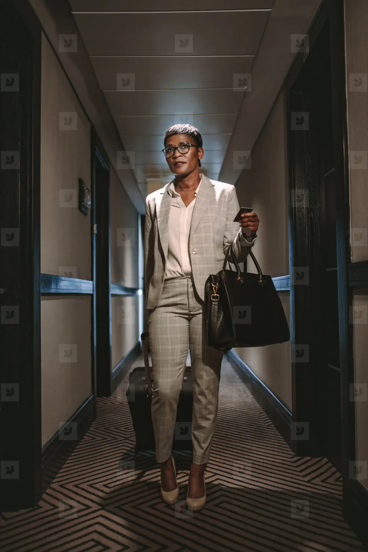 Female CEO Leaving The Hotel Room Photo (164776) - YouWorkForThem