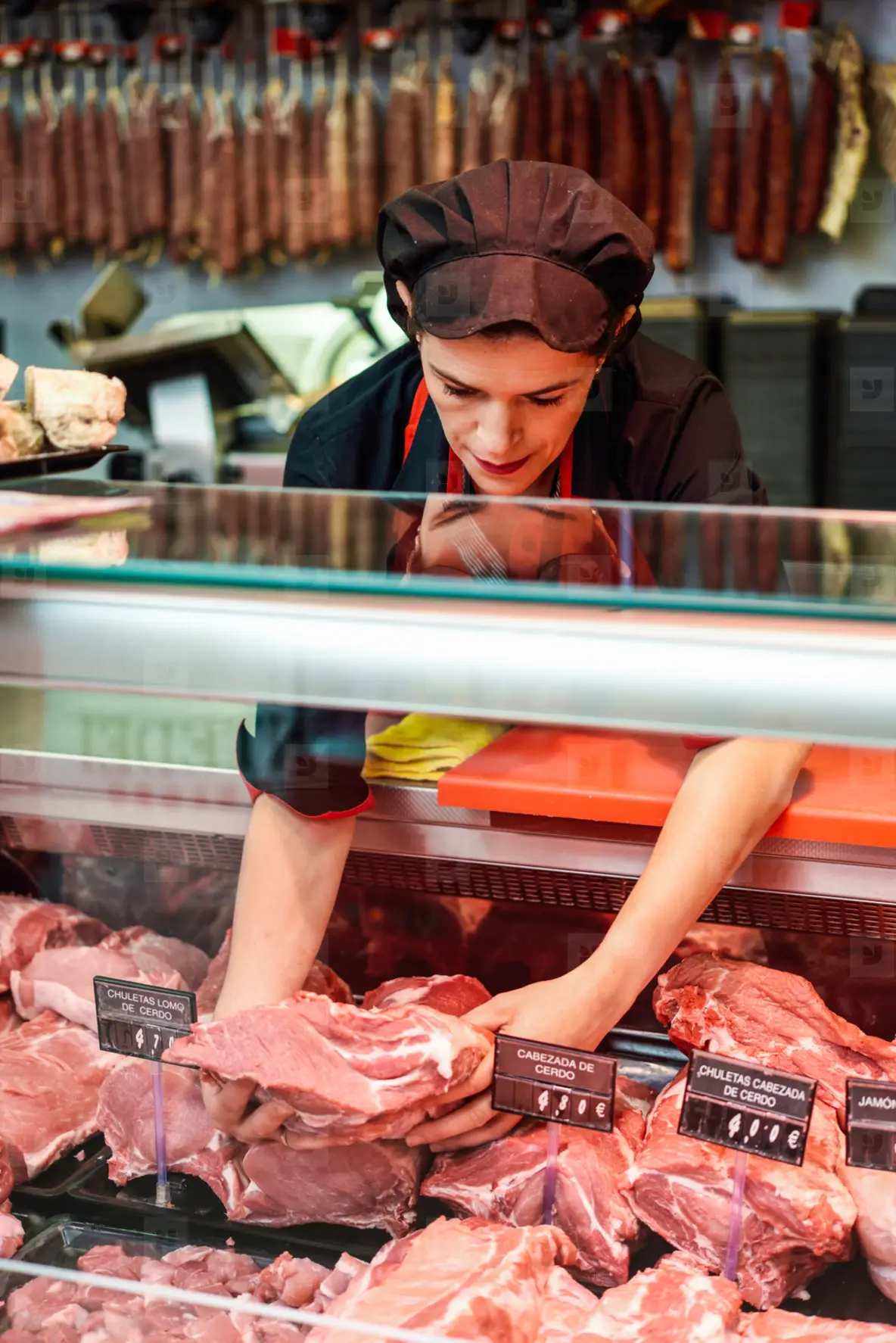 Butchers Hands Holding Meat Piece In Shop Photo (187570) - YouWorkForThem