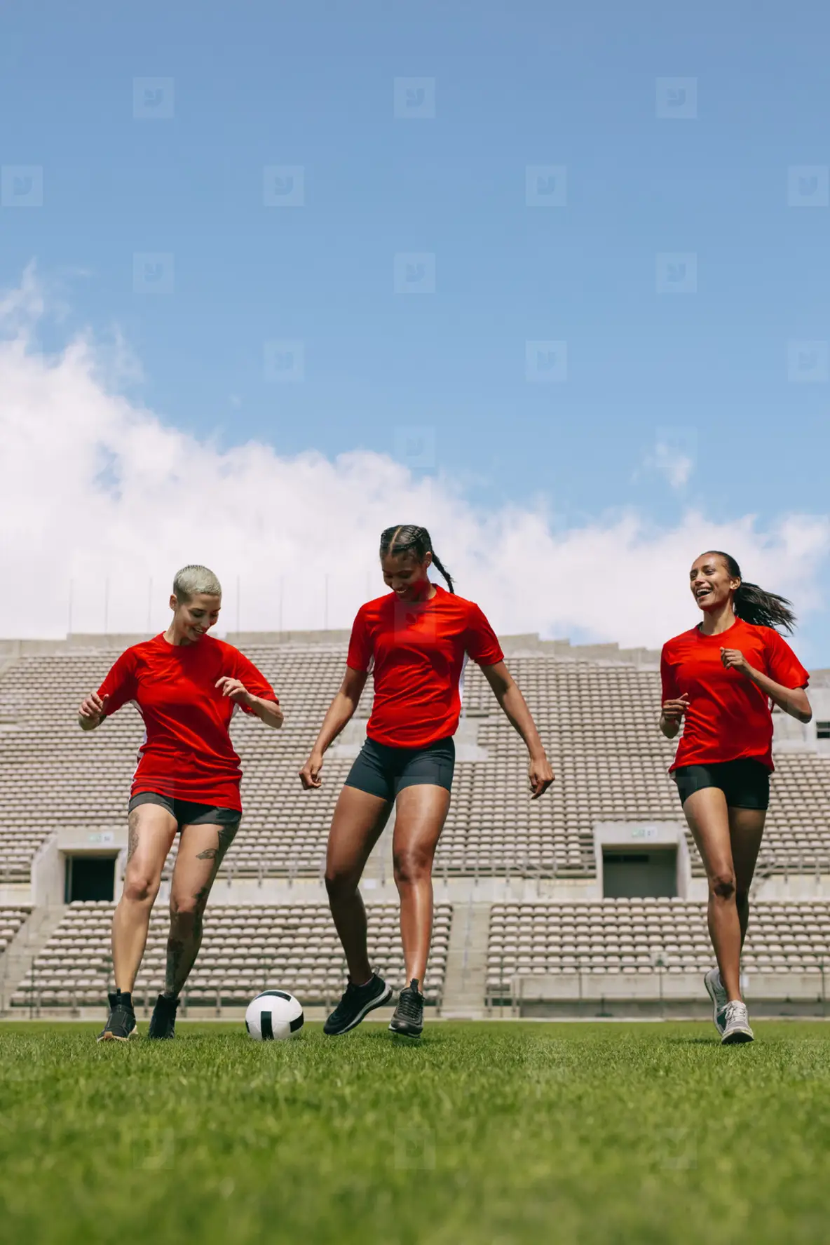 Female Football Team Training In The Field Photo (207942) - YouWorkForThem