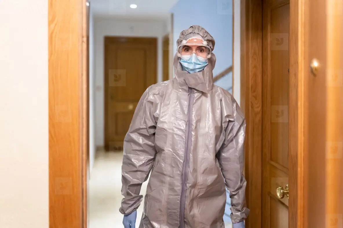 Doctor In PPE Personal Protective Equipment Coming Into The House Photo ...