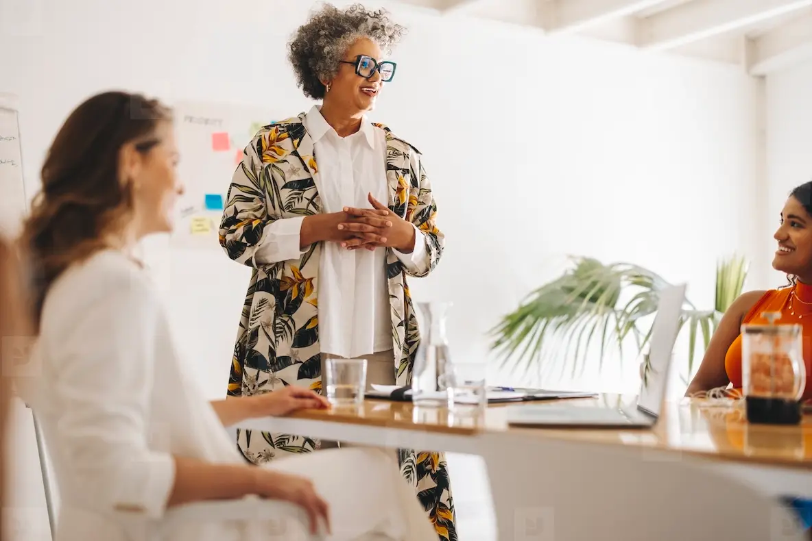 Successful Businesswomen Having A Discussion During A Meeting Photo ...