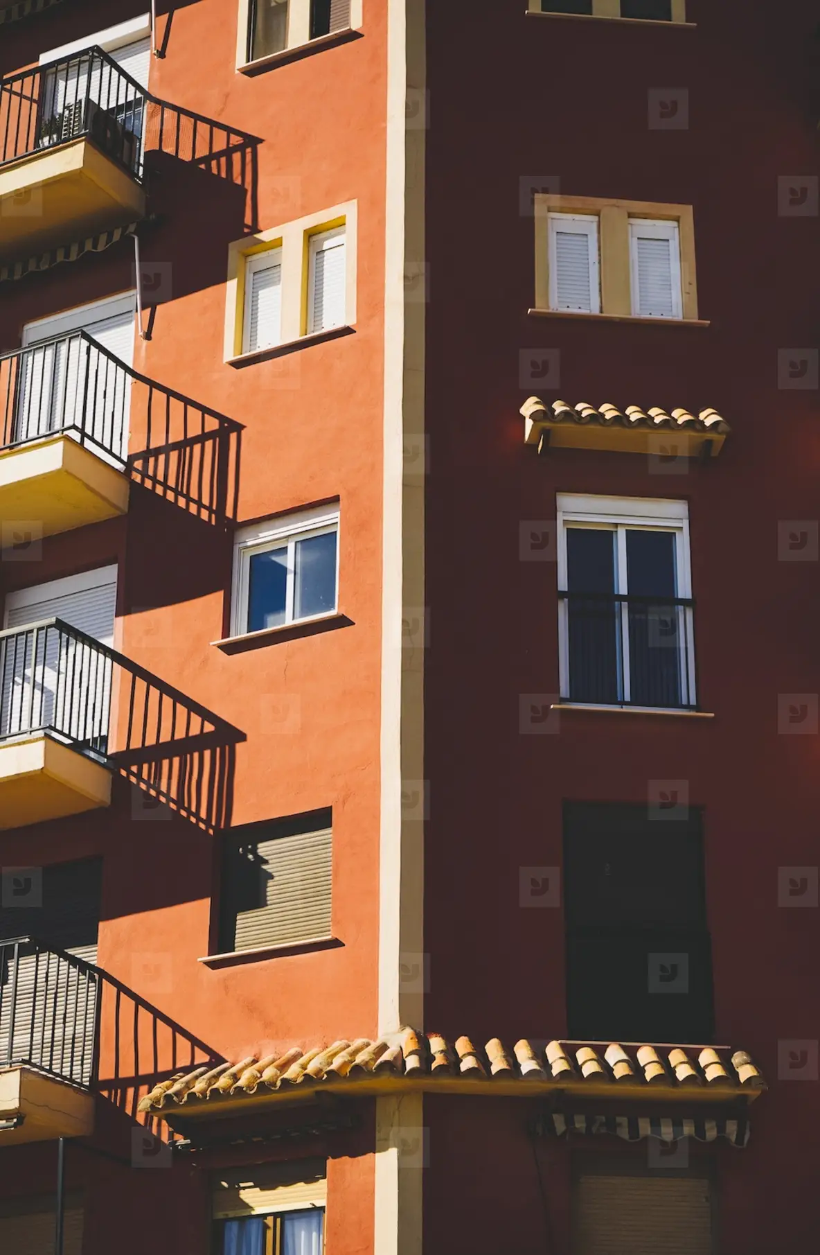 Retro Urban Building Photo (276656) - YouWorkForThem
