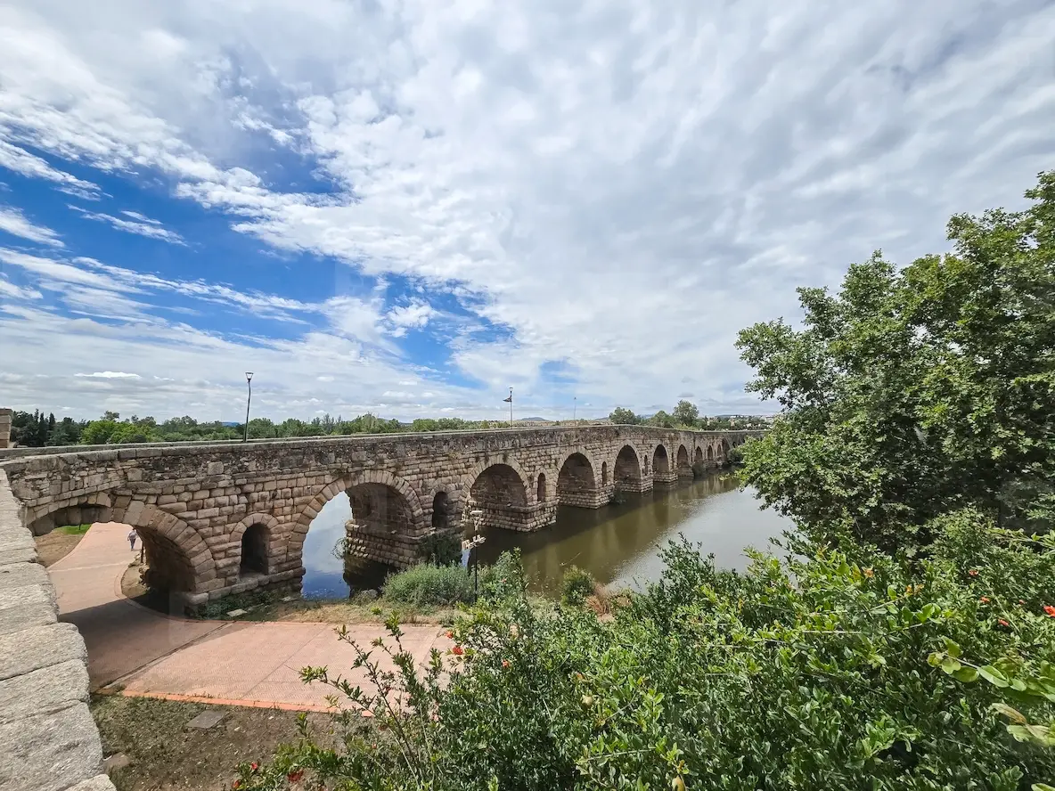 Historic Roman Bridge Over The Guadiana River In Merida, Spain Photo ...