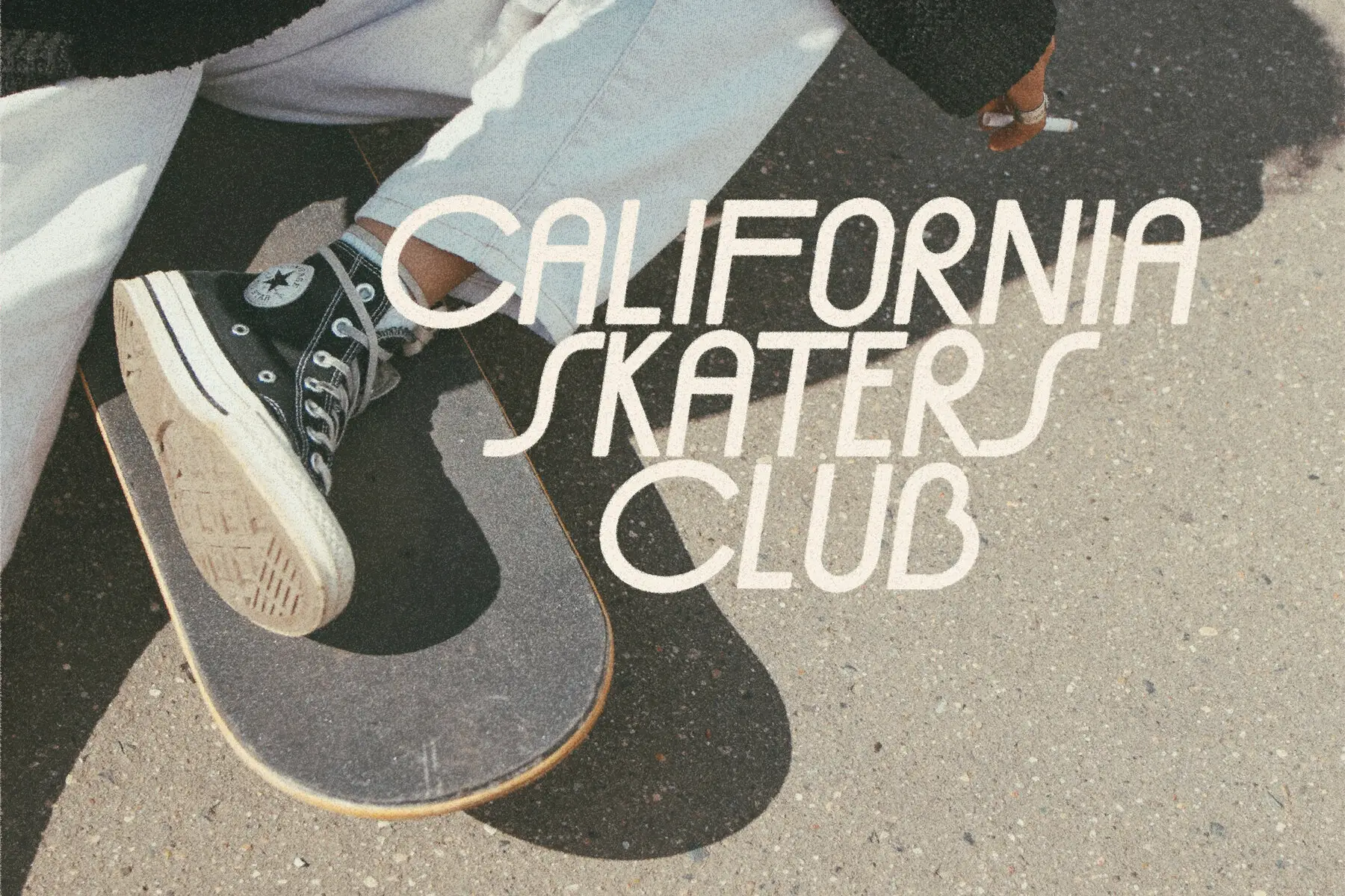 August Deco Sans Font - FontPath