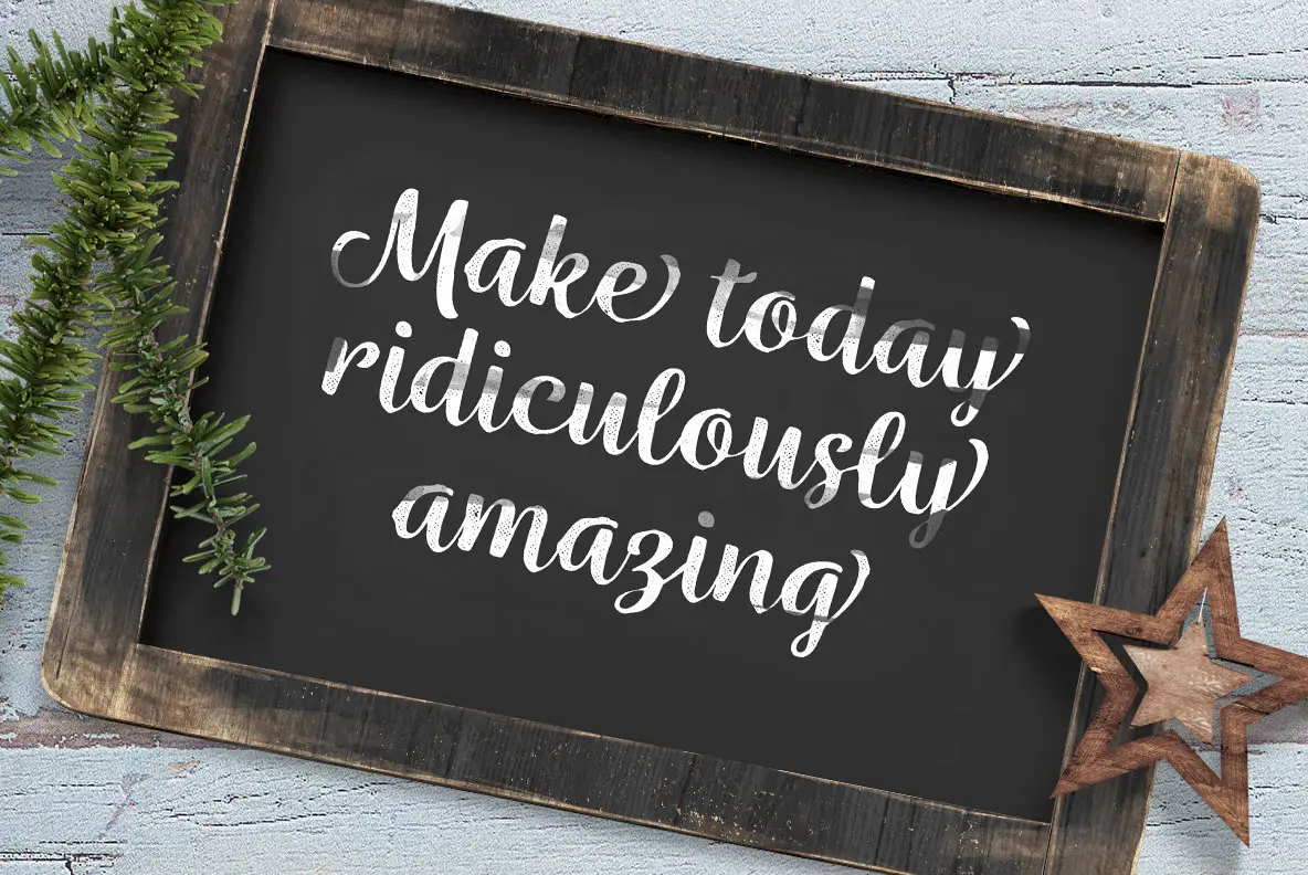 Wreath Font - YouWorkForThem